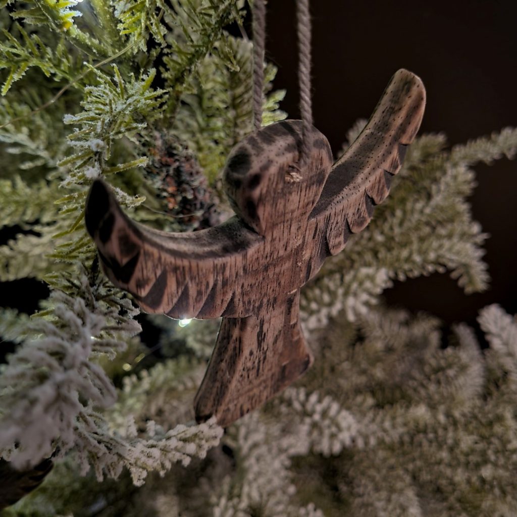 Engel hanger. Hout. - Huisvolsfeer